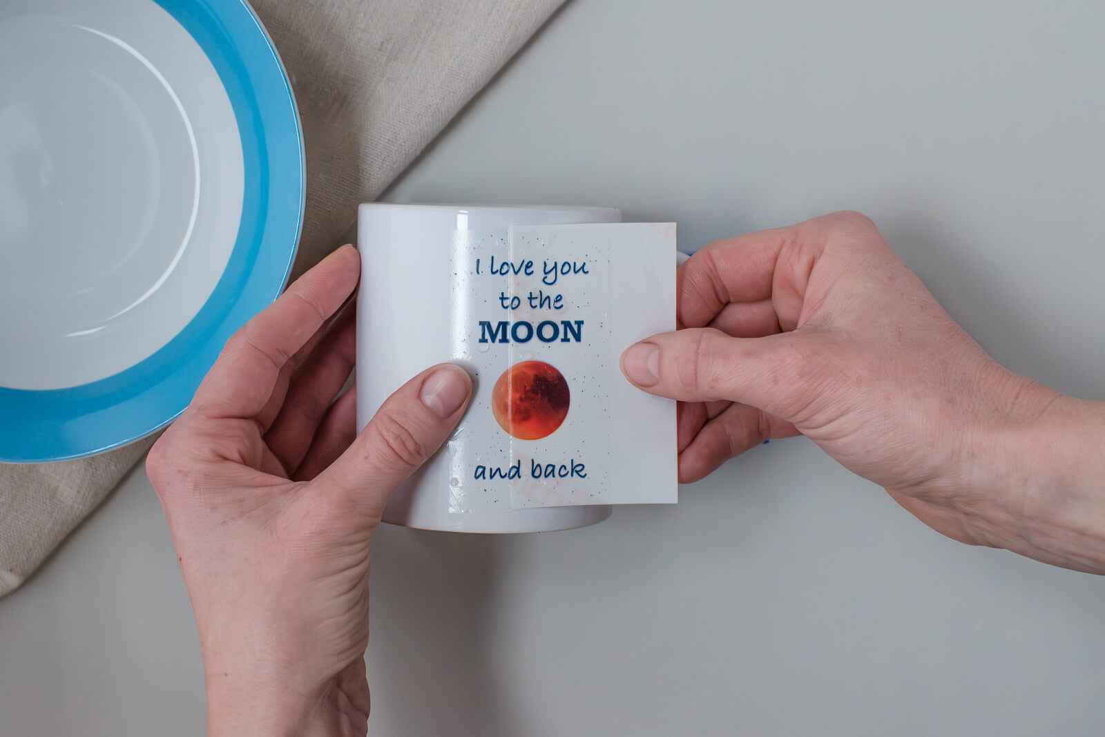 Tasse selbst gestalten: DIY Idee inkl. Vorlage