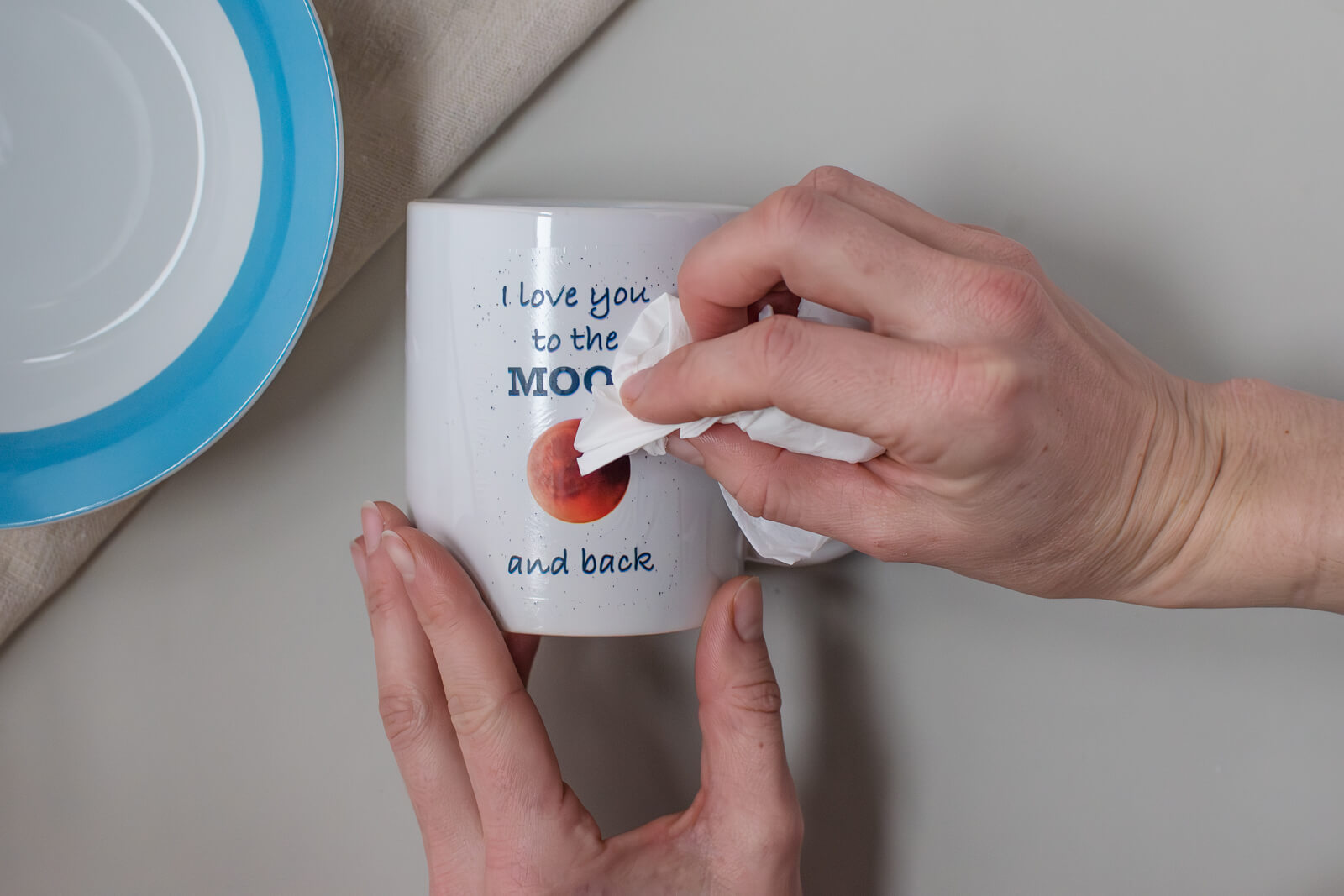 Tasse selbst gestalten: DIY Idee inkl. Vorlage