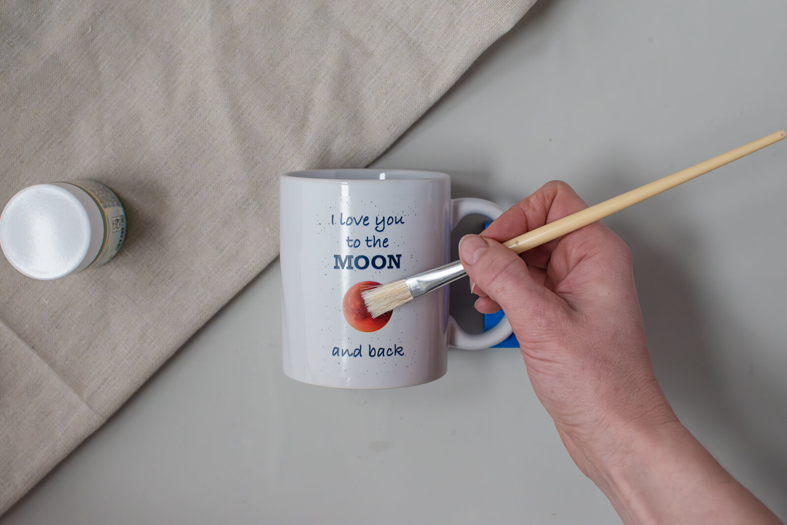 Tasse selbst gestalten: DIY Idee inkl. Vorlage