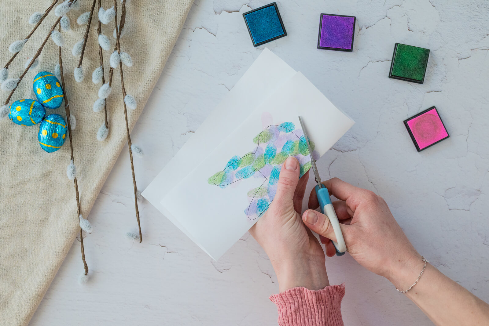 Osterkarte basteln mit Kindern: Schritt-für-Schritt Anleitung