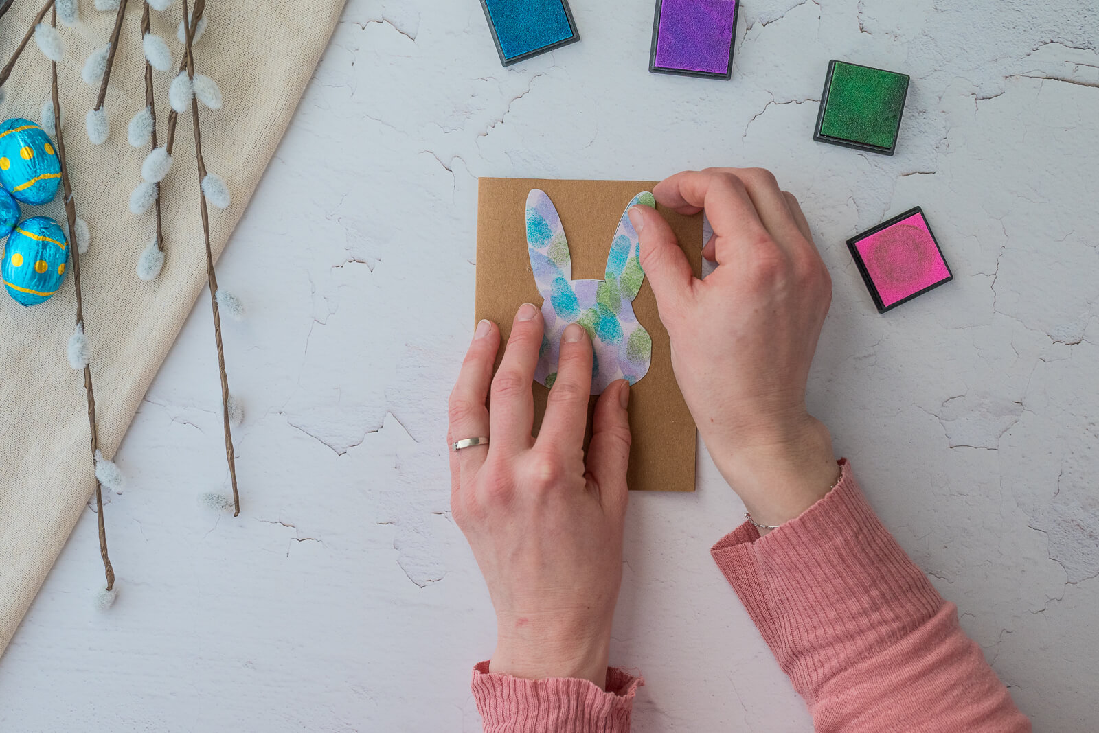 Osterkarte basteln mit Kindern: Schritt-für-Schritt Anleitung